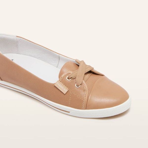 HANNAH III - CAMEL PUNCHED - Comfort Shoes